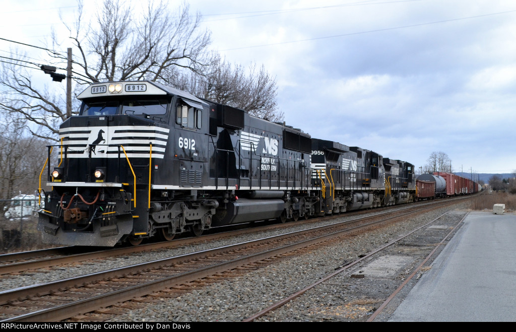 NS SD60E 6912 leads 19G